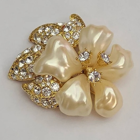 Nolan Miller | Jewelry | Vintage Nolan Miller Brooch Lucite Flower ...